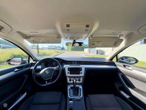 Red Volkswagen Passat 2015 in Vilnius, with an engine capacity of 2.00 L and mileage of 244 thousand km for 8350 €, photo 10 on AUTOMOTO.COM.LV