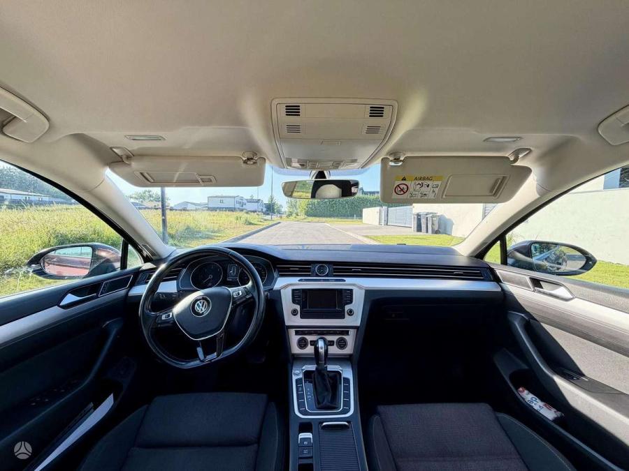 Red Volkswagen Passat 2015 in Vilnius, with an engine capacity of 2.00 L and mileage of 244 thousand km for 8350 €, photo 10 on AUTOMOTO.COM.LV