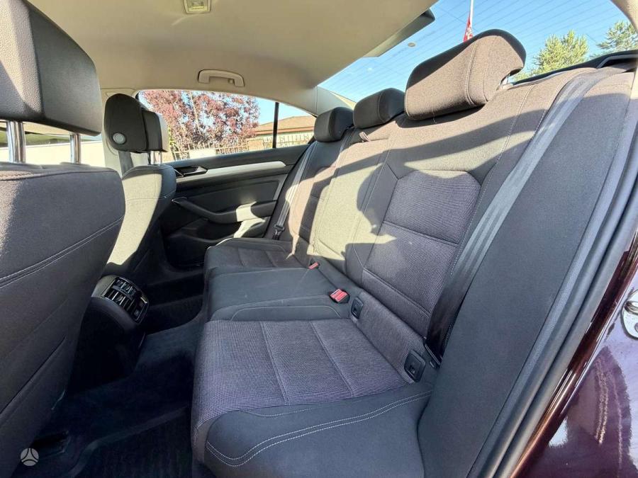 Red Volkswagen Passat 2015 in Vilnius, with an engine capacity of 2.00 L and mileage of 244 thousand km for 8350 €, photo 14 on AUTOMOTO.COM.LV