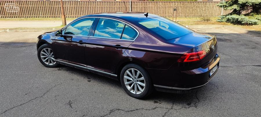 Red Volkswagen Passat 2016 in Vilnius, with an engine capacity of 2.00 L and mileage of 162 thousand km for 13500 €, photo 5 on AUTOMOTO.COM.LV