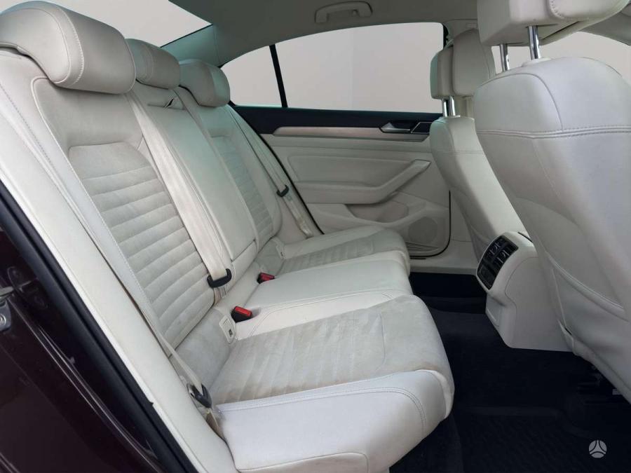 Red Volkswagen Passat 2016 in Kaunas, with an engine capacity of 1.80 L and mileage of 170 thousand km for 11999 €, photo 10 on AUTOMOTO.COM.LV