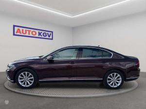 Red Volkswagen Passat 2016 in Kaunas, with an engine capacity of 1.80 L and mileage of 170 thousand km for 11999 €, photo 3 on AUTOMOTO.COM.LV