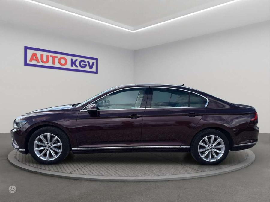 Red Volkswagen Passat 2016 in Kaunas, with an engine capacity of 1.80 L and mileage of 170 thousand km for 11999 €, photo 3 on AUTOMOTO.COM.LV
