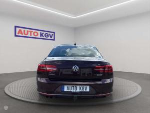 Red Volkswagen Passat 2016 in Kaunas, with an engine capacity of 1.80 L and mileage of 170 thousand km for 11999 €, photo 5 on AUTOMOTO.COM.LV
