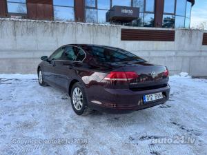 Red Volkswagen Passat 2017 in Tallinn, with an engine capacity of 1.60 L and mileage of 128 thousand km for 15999 €, photo 3 on AUTOMOTO.COM.LV