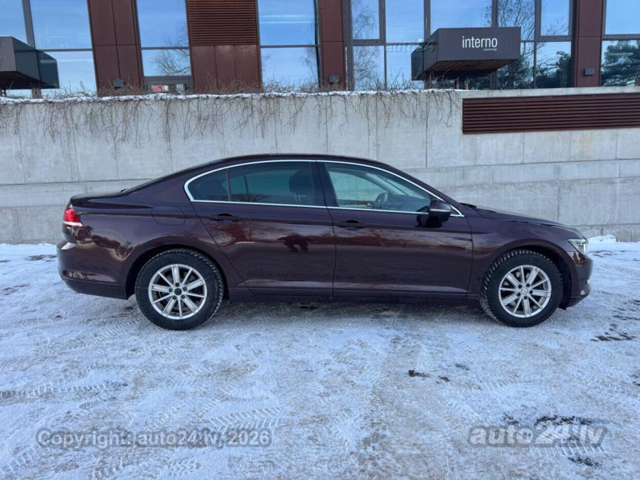 Red Volkswagen Passat 2017 in Tallinn, with an engine capacity of 1.60 L and mileage of 128 thousand km for 15999 €, photo 5 on AUTOMOTO.COM.LV