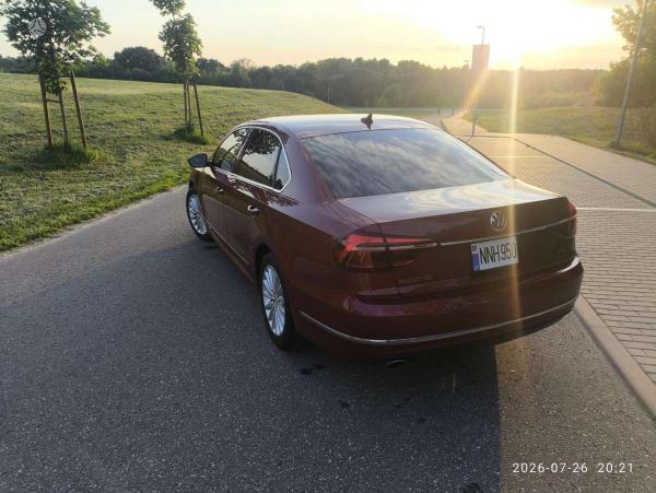 Red Volkswagen Passat 2017 in Vilnius, with an engine capacity of 1.80 L and mileage of 205 thousand km for 11000 €, photo 7 on AUTOMOTO.COM.LV