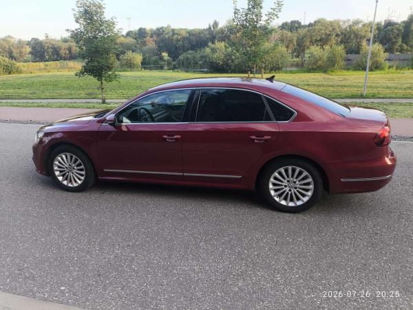 Red Volkswagen Passat 2017 in Vilnius, with an engine capacity of 1.80 L and mileage of 205 thousand km for 11000 €, photo 10 on AUTOMOTO.COM.LV