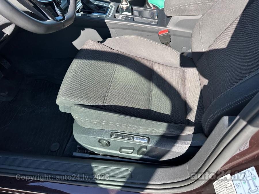 Sarkans Volkswagen Passat 2018 Tallina, ar dzinēja tilpumu 1.80 L un nobraukumu 174 tūkst. km par 12500 €, foto 15 vietnē AUTOMOTO.COM.LV