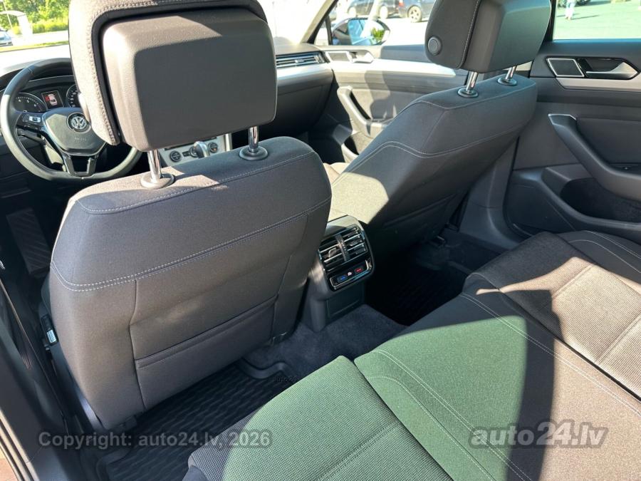 Sarkans Volkswagen Passat 2018 Tallina, ar dzinēja tilpumu 1.80 L un nobraukumu 174 tūkst. km par 12500 €, foto 17 vietnē AUTOMOTO.COM.LV