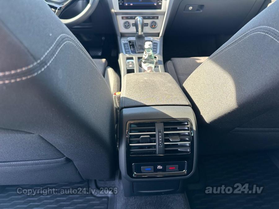 Sarkans Volkswagen Passat 2018 Tallina, ar dzinēja tilpumu 1.80 L un nobraukumu 174 tūkst. km par 12500 €, foto 20 vietnē AUTOMOTO.COM.LV