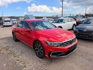 Sarkans Volkswagen Passat 2021 Kauņa, ar dzinēja tilpumu 1.40 L un nobraukumu 80 tūkst. km par 18550 €, foto  vietnē AUTOMOTO.COM.LV