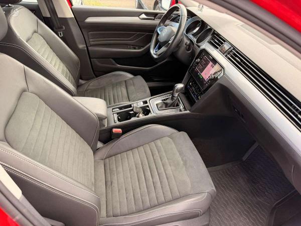 Red Volkswagen Passat 2021 in Kaunas, with an engine capacity of 1.40 L and mileage of 80 thousand km for 18550 €, photo 6 on AUTOMOTO.COM.LV