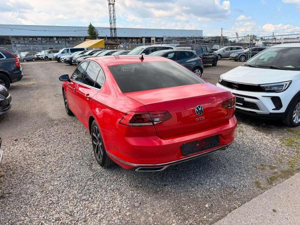Red Volkswagen Passat 2021 in Kaunas, with an engine capacity of 1.40 L and mileage of 80 thousand km for 18550 €, photo 8 on AUTOMOTO.COM.LV