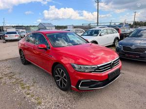 Red Volkswagen Passat 2021 in Kaunas, with an engine capacity of 1.40 L and mileage of 80 thousand km for 18500 €, photo 9 on AUTOMOTO.COM.LV
