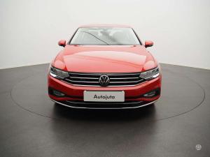Red Volkswagen Passat 2021 in Vilnius, with an engine capacity of 1.50 L and mileage of 122 thousand km for 17200 €, photo 3 on AUTOMOTO.COM.LV