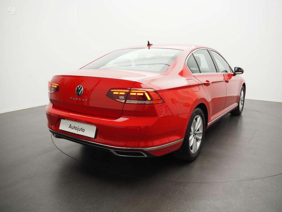 Red Volkswagen Passat 2021 in Vilnius, with an engine capacity of 1.50 L and mileage of 122 thousand km for 17200 €, photo 5 on AUTOMOTO.COM.LV