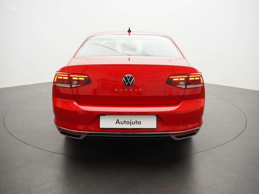Red Volkswagen Passat 2021 in Vilnius, with an engine capacity of 1.50 L and mileage of 122 thousand km for 17200 €, photo 6 on AUTOMOTO.COM.LV