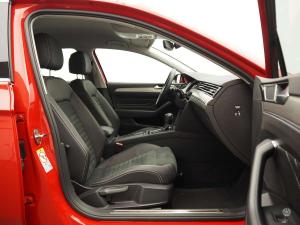 Red Volkswagen Passat 2021 in Vilnius, with an engine capacity of 1.50 L and mileage of 122 thousand km for 17200 €, photo 12 on AUTOMOTO.COM.LV