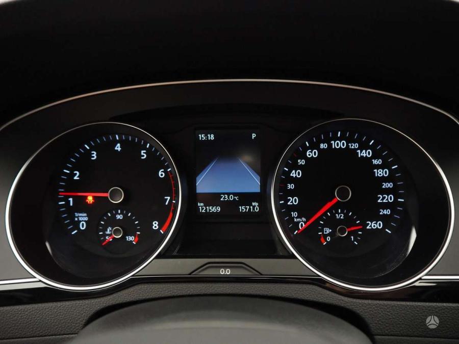 Red Volkswagen Passat 2021 in Vilnius, with an engine capacity of 1.50 L and mileage of 122 thousand km for 17200 €, photo 19 on AUTOMOTO.COM.LV