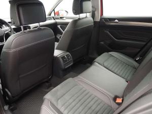 Red Volkswagen Passat 2021 in Vilnius, with an engine capacity of 1.50 L and mileage of 122 thousand km for 17200 €, photo 21 on AUTOMOTO.COM.LV