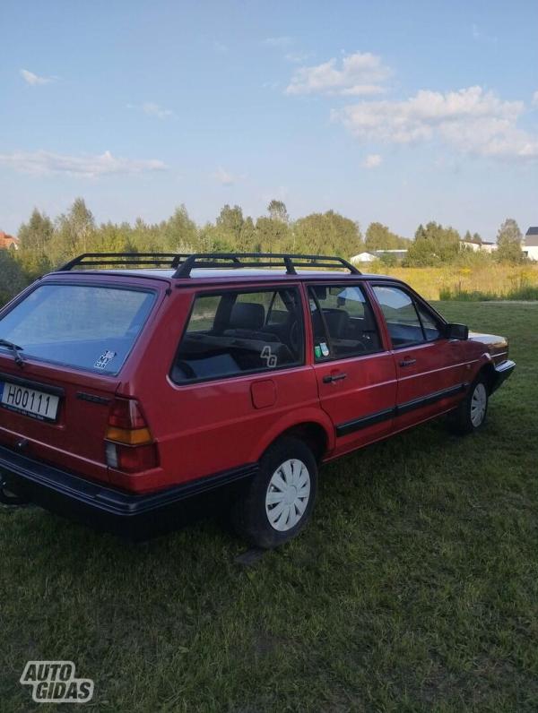 Red Volkswagen Passat 1987 in Vilnius, with an engine capacity of 1.80 L and mileage of 150 thousand km for 4000 €, photo 3 on AUTOMOTO.COM.LV