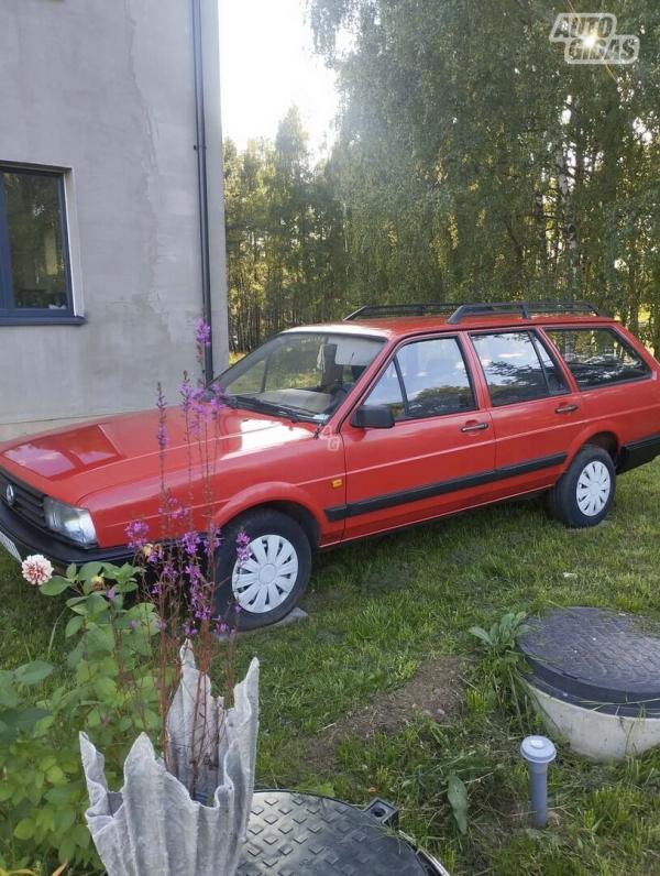 Red Volkswagen Passat 1987 in Vilnius, with an engine capacity of 1.80 L and mileage of 150 thousand km for 4000 €, photo 4 on AUTOMOTO.COM.LV