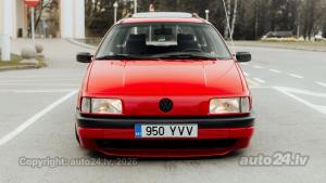 Red Volkswagen Passat 1991 in Parnu, with an engine capacity of 2.00 L and mileage of 190 thousand km for 5399 €, photo 4 on AUTOMOTO.COM.LV