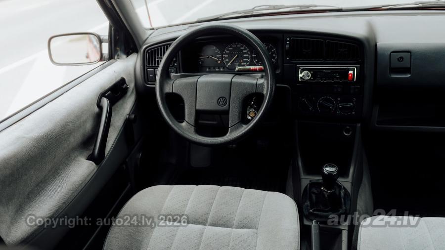 Red Volkswagen Passat 1991 in Parnu, with an engine capacity of 2.00 L and mileage of 190 thousand km for 5399 €, photo 9 on AUTOMOTO.COM.LV