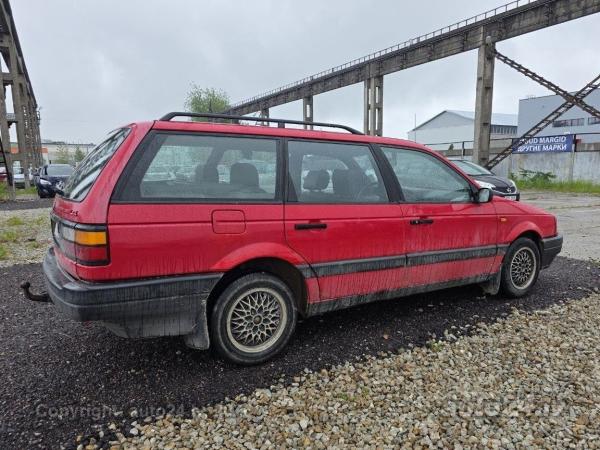 Sarkans Volkswagen Passat 1993 Tallina, ar dzinēja tilpumu 1.80 L un nobraukumu 265 tūkst. km par 599 €, foto 3 vietnē AUTOMOTO.COM.LV