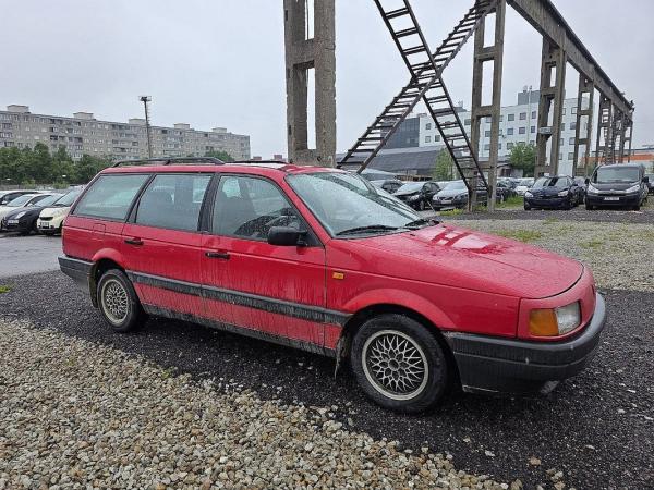 Sarkans Volkswagen Passat 1993 Tallina, ar dzinēja tilpumu 1.80 L un nobraukumu 265 tūkst. km par 499 €, foto 8 vietnē AUTOMOTO.COM.LV