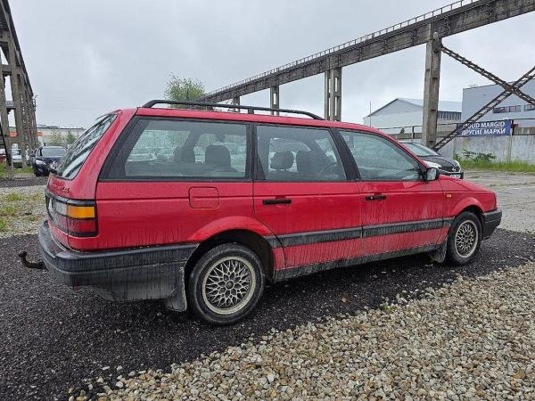 Sarkans Volkswagen Passat 1993 Tallina, ar dzinēja tilpumu 1.80 L un nobraukumu 265 tūkst. km par 499 €, foto 10 vietnē AUTOMOTO.COM.LV