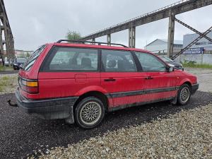 Red Volkswagen Passat 1993 in Tallinn, with an engine capacity of 1.80 L and mileage of 265 thousand km for 499 €, photo 11 on AUTOMOTO.COM.LV