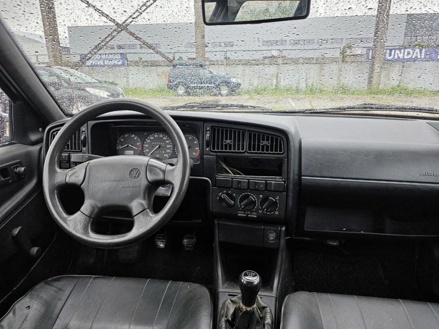 Red Volkswagen Passat 1993 in Tallinn, with an engine capacity of 1.80 L and mileage of 265 thousand km for 499 €, photo 13 on AUTOMOTO.COM.LV