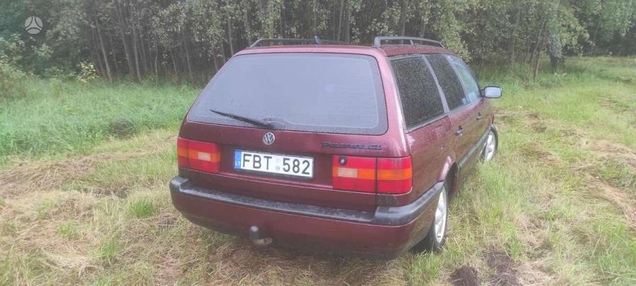 Sarkans Volkswagen Passat 1994 Utena, ar dzinēja tilpumu 1.78 L un nobraukumu 430 tūkst. km par 1050 €, foto 7 vietnē AUTOMOTO.COM.LV