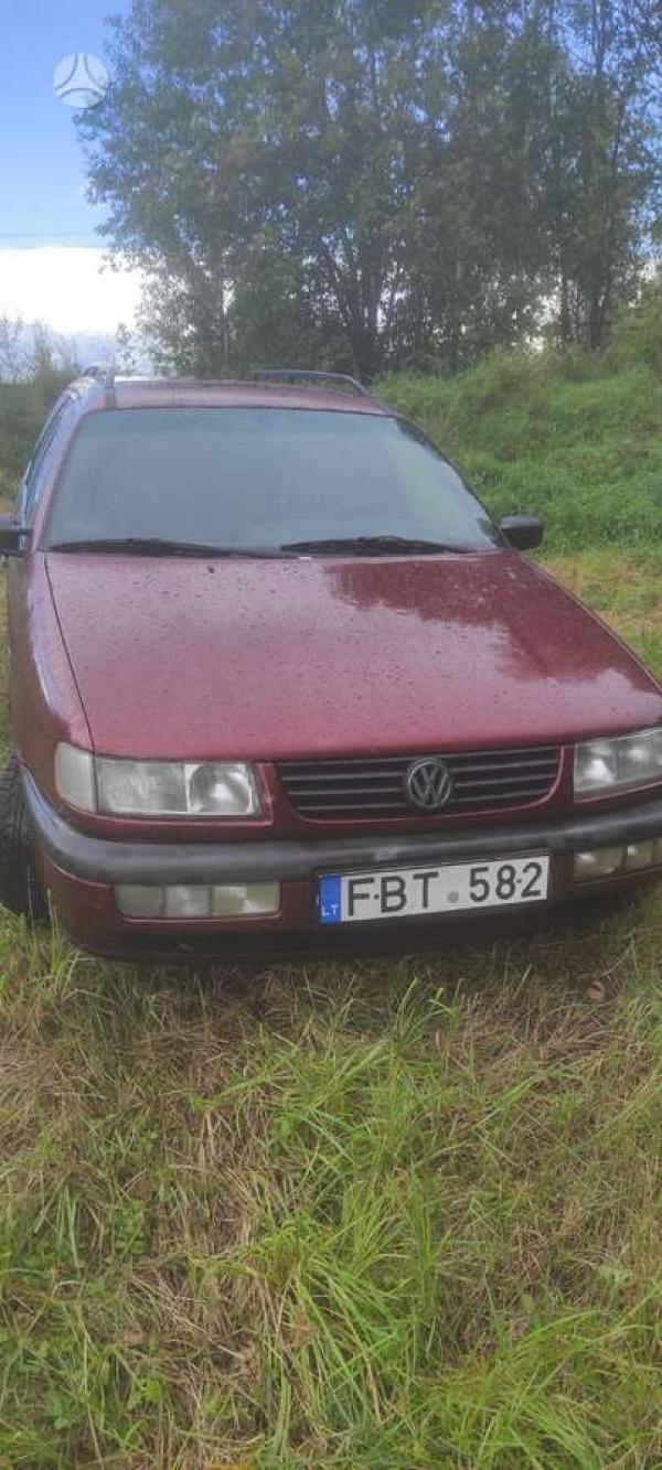 Red Volkswagen Passat 1994 in Utena, with an engine capacity of 1.78 L and mileage of 430 thousand km for 1050 €, photo 8 on AUTOMOTO.COM.LV