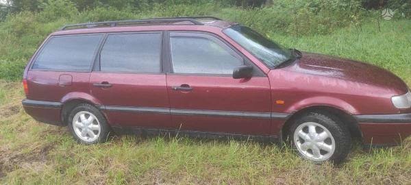 Red Volkswagen Passat 1994 in Utena, with an engine capacity of 1.78 L and mileage of 430 thousand km for 1050 €, photo 10 on AUTOMOTO.COM.LV