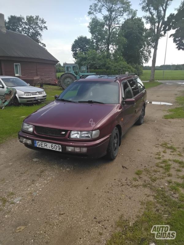 Red Volkswagen Passat 1994 in Utena, with an engine capacity of 1.90 L and mileage of 479 thousand km for 1000 €, photo 1 on AUTOMOTO.COM.LV