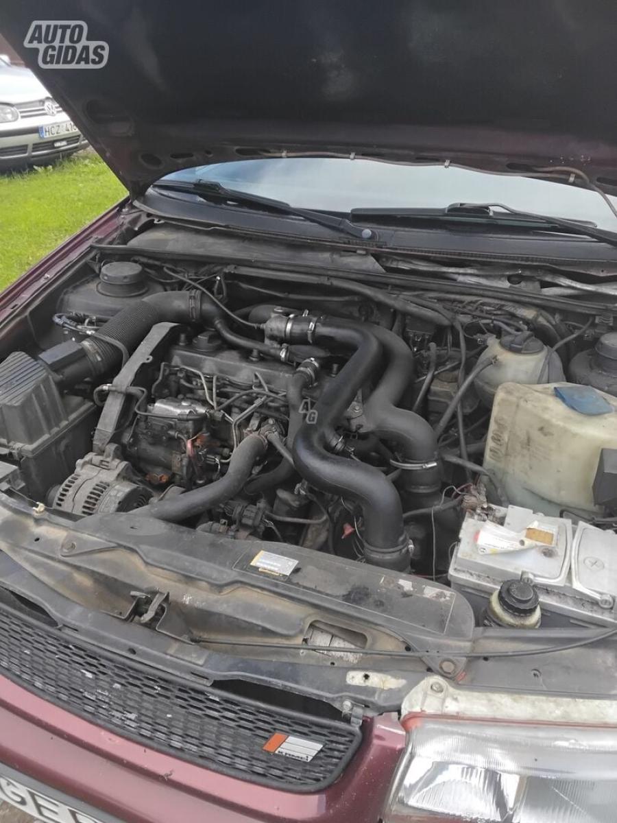 Sarkans Volkswagen Passat 1994 Utena, ar dzinēja tilpumu 1.90 L un nobraukumu 479 tūkst. km par 1000 €, foto 8 vietnē AUTOMOTO.COM.LV