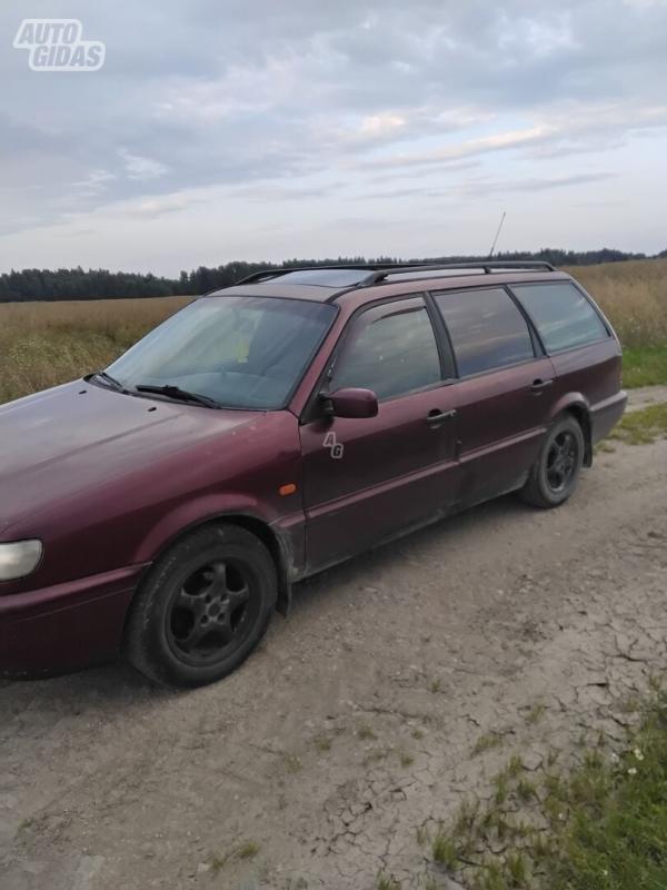 Red Volkswagen Passat 1994 in Anyksciai, with an engine capacity of 1.90 L and mileage of 420 thousand km for 800 €, photo 3 on AUTOMOTO.COM.LV