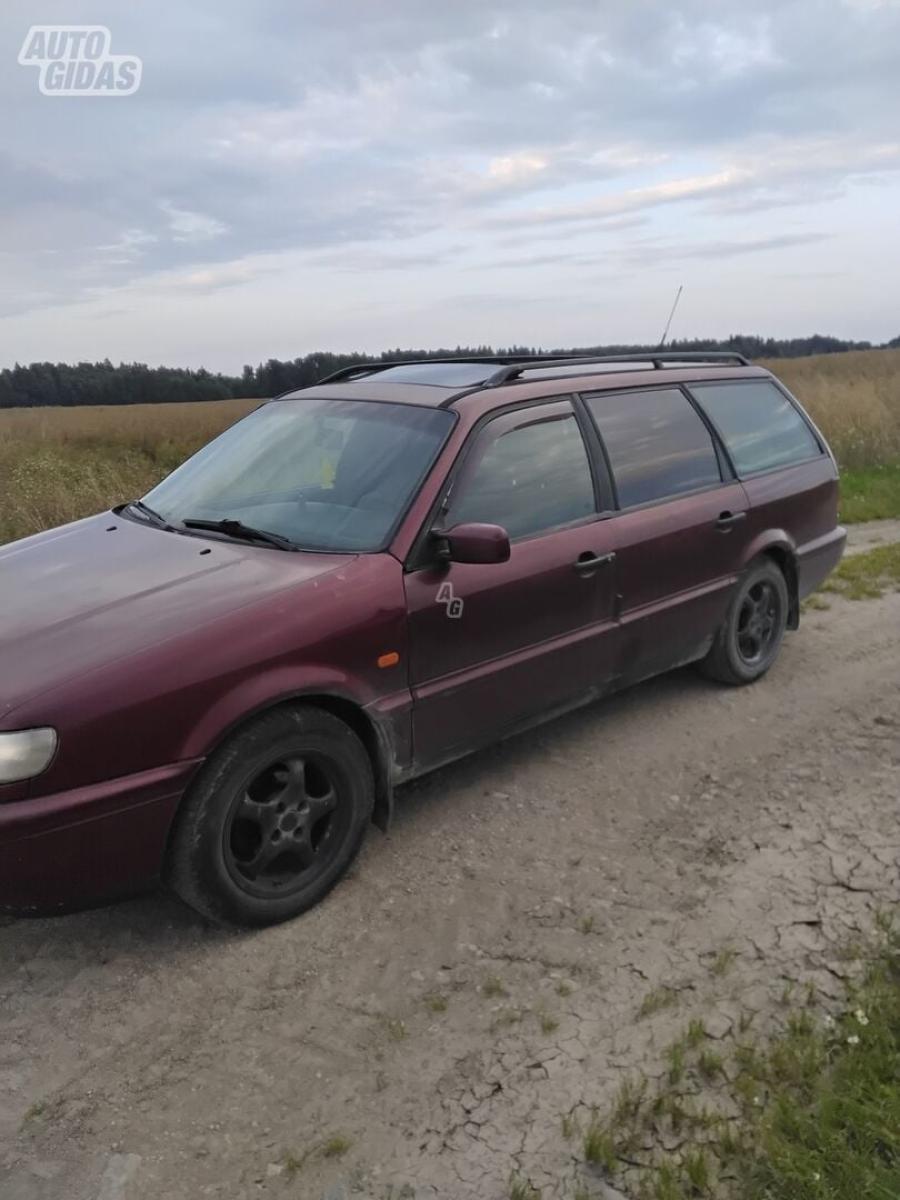 Red Volkswagen Passat 1994 in Anyksciai, with an engine capacity of 1.90 L and mileage of 420 thousand km for 800 €, photo 4 on AUTOMOTO.COM.LV