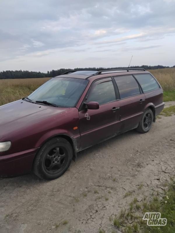 Sarkans Volkswagen Passat 1994 Utena, ar dzinēja tilpumu 1.90 L un nobraukumu 420 tūkst. km par 800 €, foto 3 vietnē AUTOMOTO.COM.LV