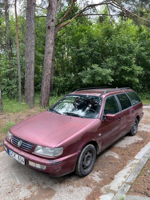 Красный Фольксваген Пассат 1995 в Друскининкай, объемом двигателя 1.90 л и пробегом 450 тыс. км за 900 €, фото 1 на AUTOMOTO.COM.LV