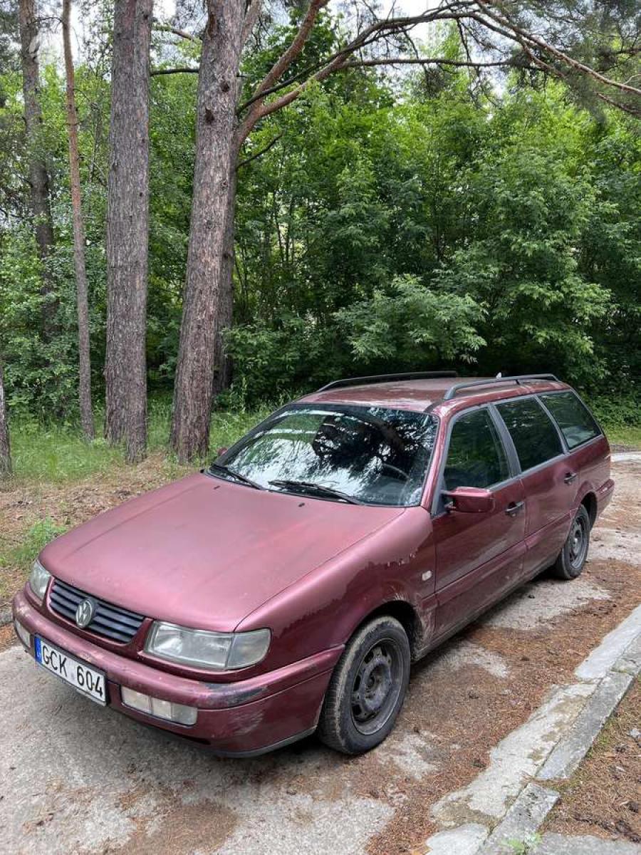 Sarkans Volkswagen Passat 1995 Druskininkai, ar dzinēja tilpumu 1.90 L un nobraukumu 450 tūkst. km par 900 €, foto 1 vietnē AUTOMOTO.COM.LV