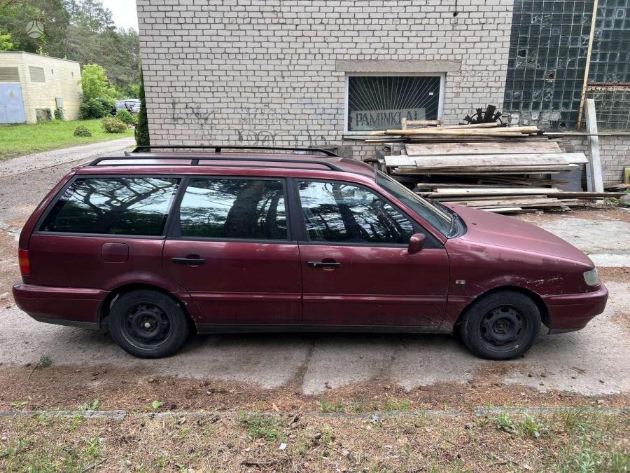 Sarkans Volkswagen Passat 1995 Druskininkai, ar dzinēja tilpumu 1.90 L un nobraukumu 450 tūkst. km par 900 €, foto 5 vietnē AUTOMOTO.COM.LV