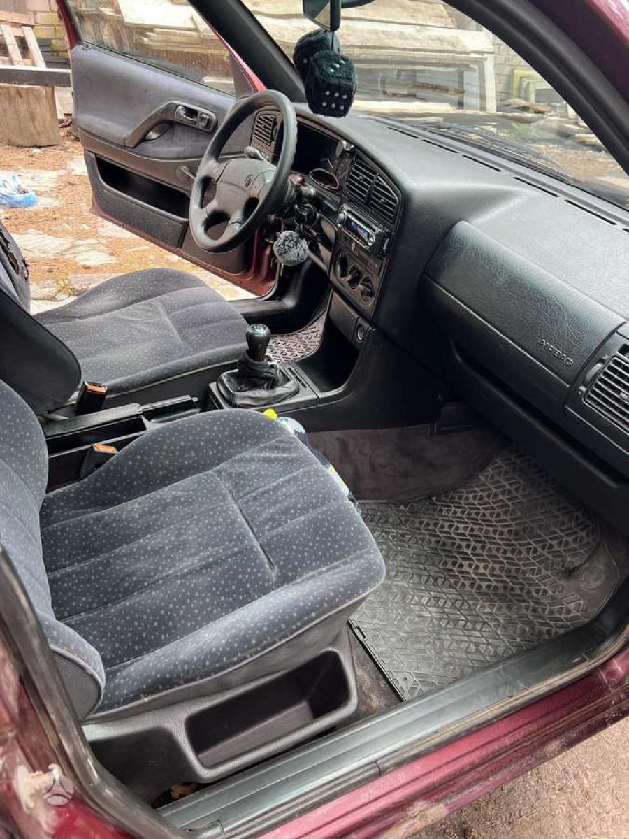 Sarkans Volkswagen Passat 1995 Druskininkai, ar dzinēja tilpumu 1.90 L un nobraukumu 450 tūkst. km par 900 €, foto 12 vietnē AUTOMOTO.COM.LV