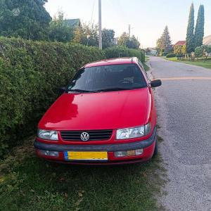 Red Volkswagen Passat 1995 in Druskininkai, with an engine capacity of 1.78 L and mileage of 227 thousand km for 600 €, photo 1 on AUTOMOTO.COM.LV