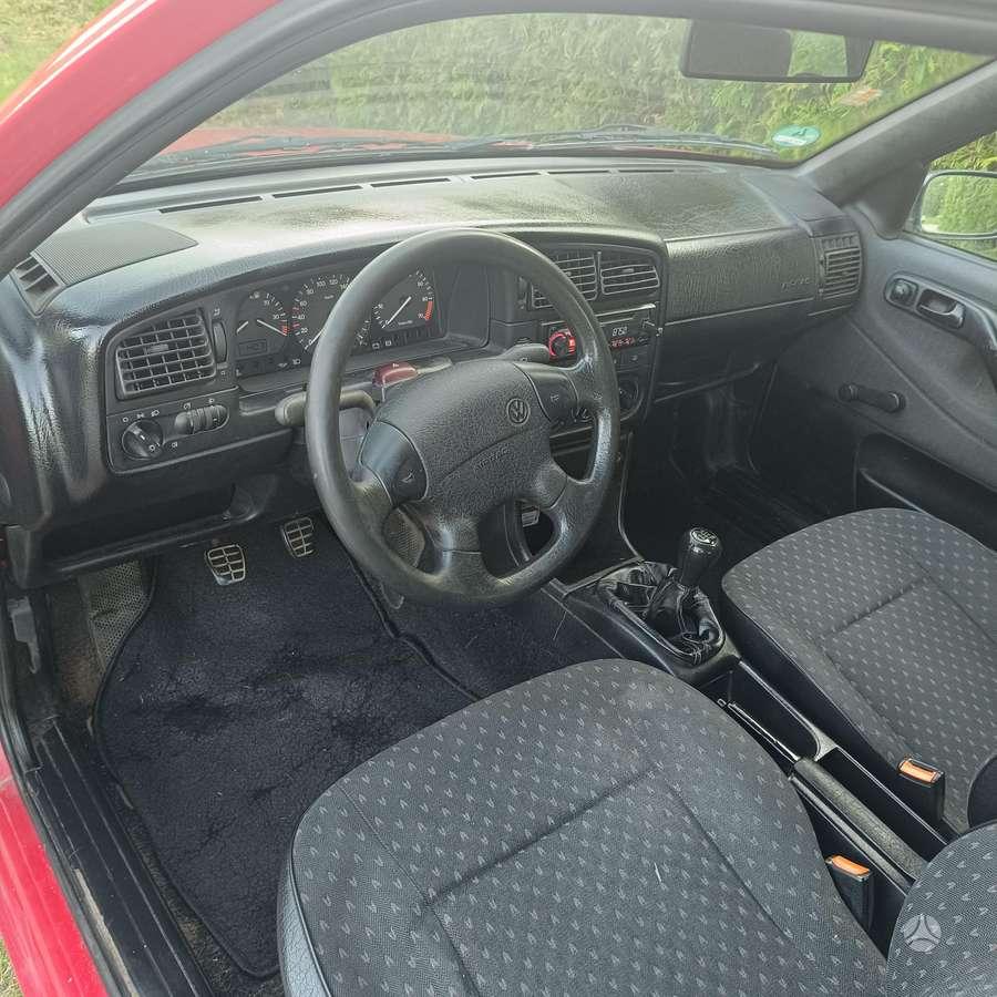 Red Volkswagen Passat 1995 in Druskininkai, with an engine capacity of 1.78 L and mileage of 227 thousand km for 600 €, photo 4 on AUTOMOTO.COM.LV