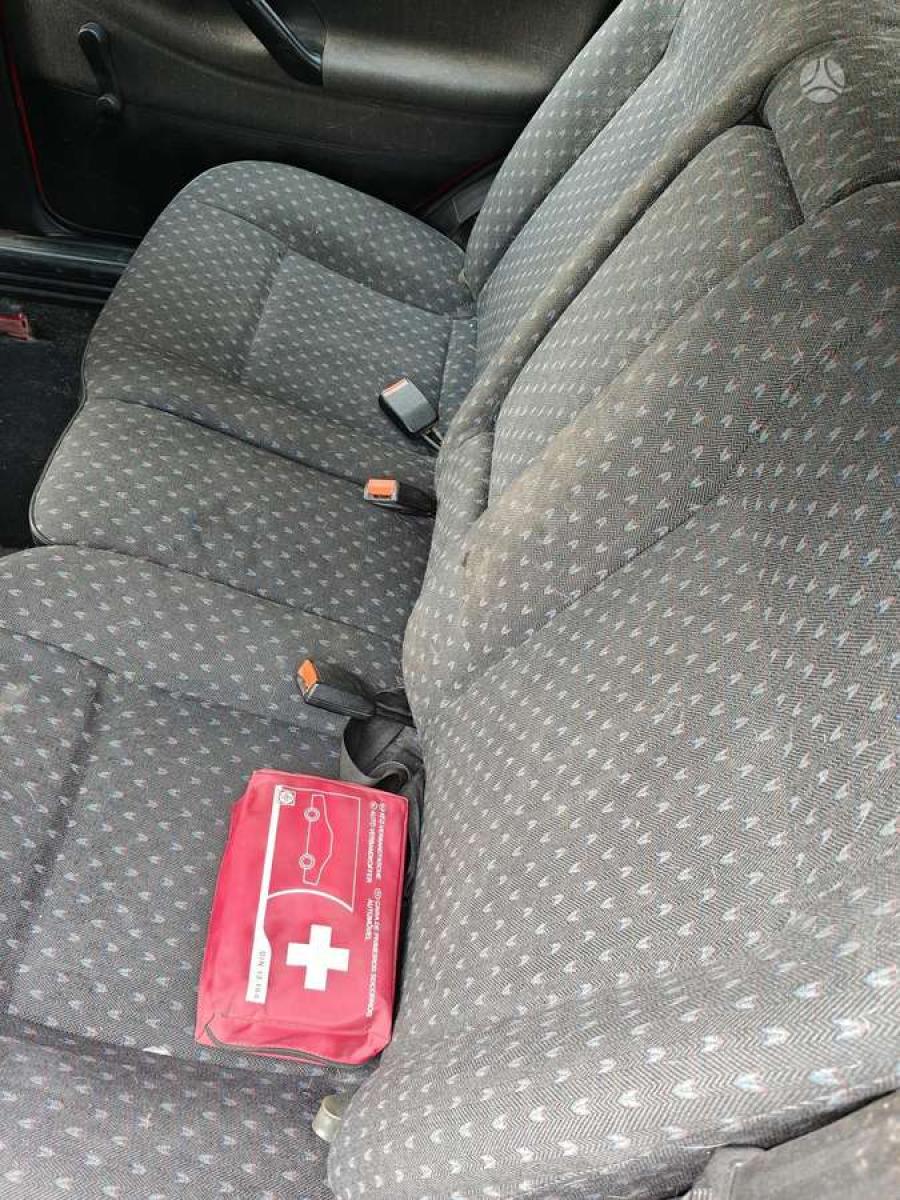 Red Volkswagen Passat 1995 in Druskininkai, with an engine capacity of 1.78 L and mileage of 227 thousand km for 600 €, photo 6 on AUTOMOTO.COM.LV
