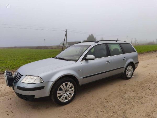 Red Volkswagen Passat 2001 in Radviliskis, with an engine capacity of 1.90 L and mileage of 380 thousand km for 1300 €, photo 2 on AUTOMOTO.COM.LV
